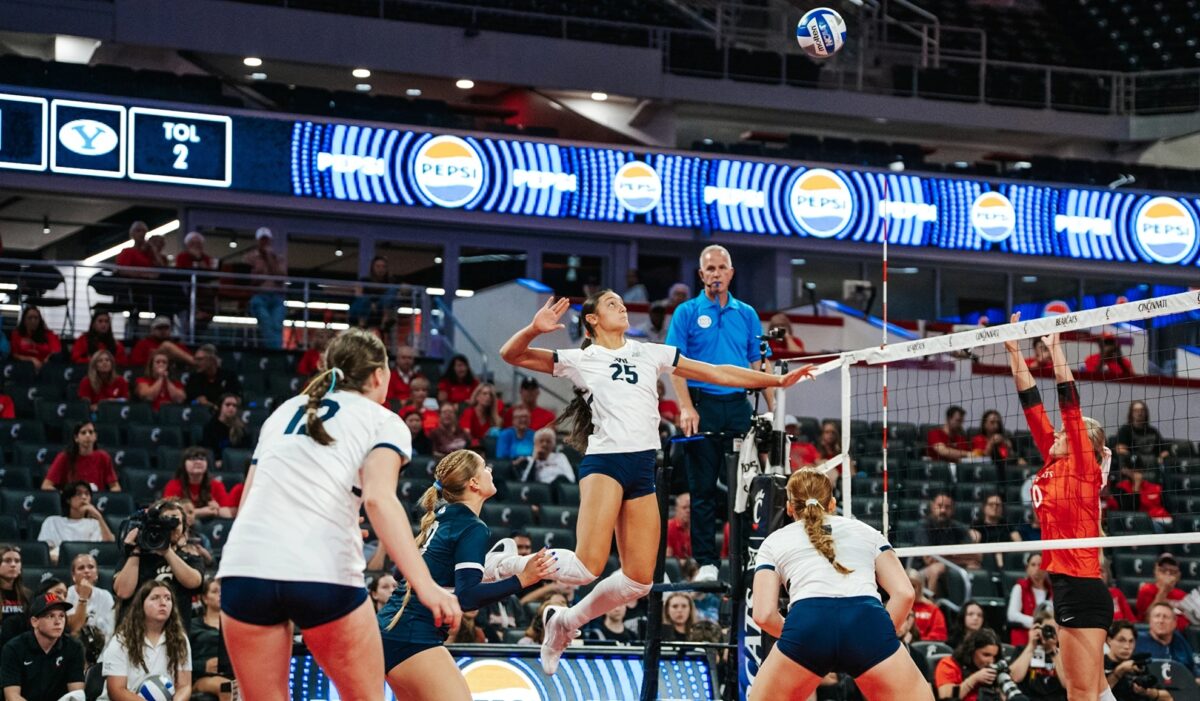 Davis posts career-high 27 kills to lead No. 19 BYU past Cincinnati, 3 ...